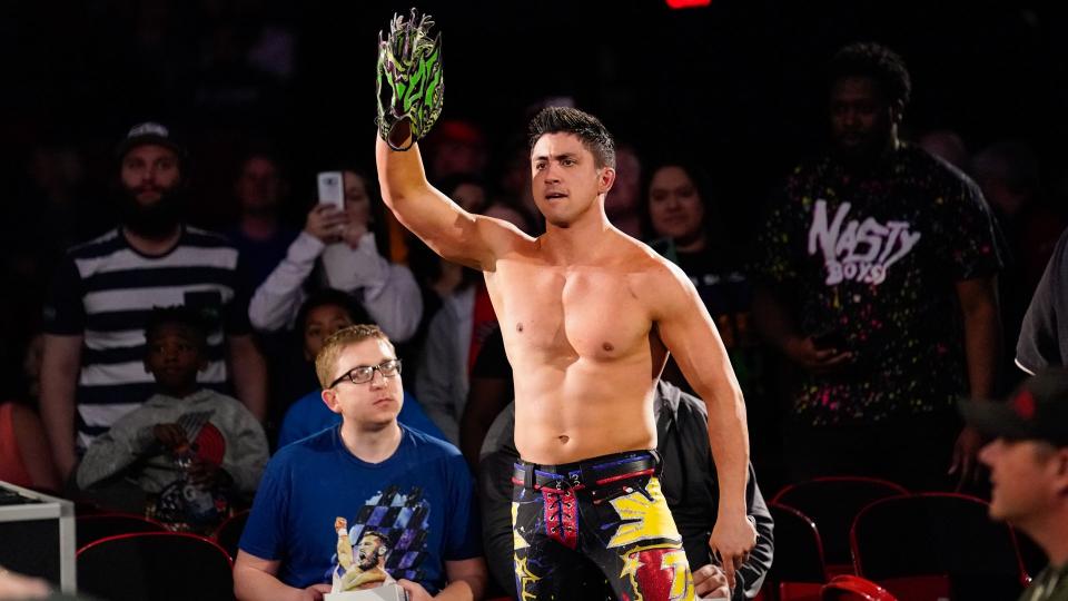 WWE 205 Live (03/10/2018): Kalisto fica sem máscara