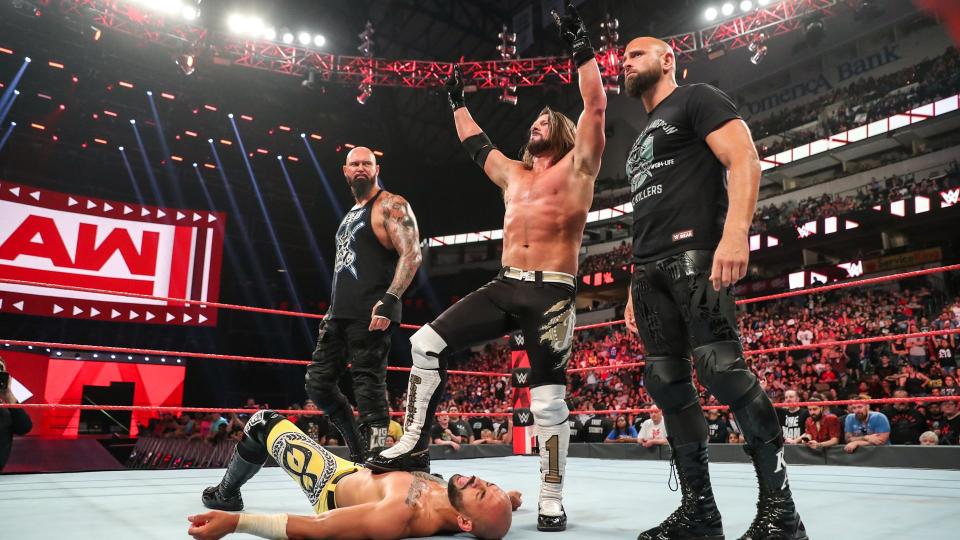 The Club ataca Ricochet no final do WWE Raw