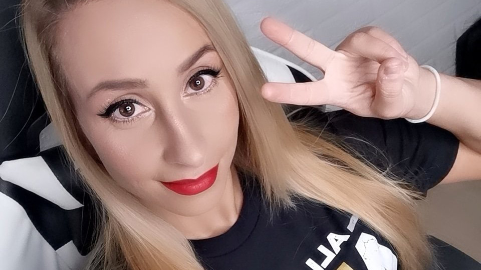 Kenny Omega e AEW impediram Shanna de terminar a carreira