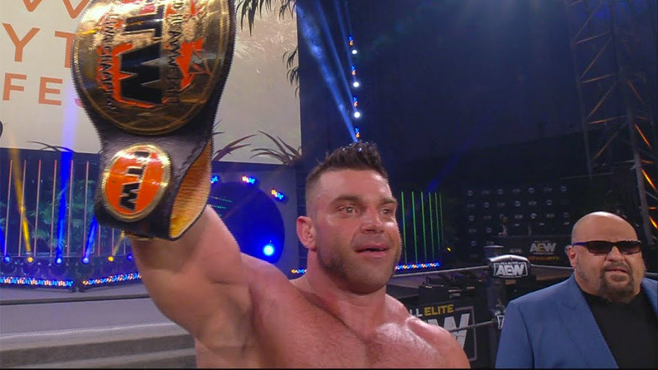 Taz entrega o FTW Championship a Brian Cage Taz entrega o FTW Championship a Brian Cage