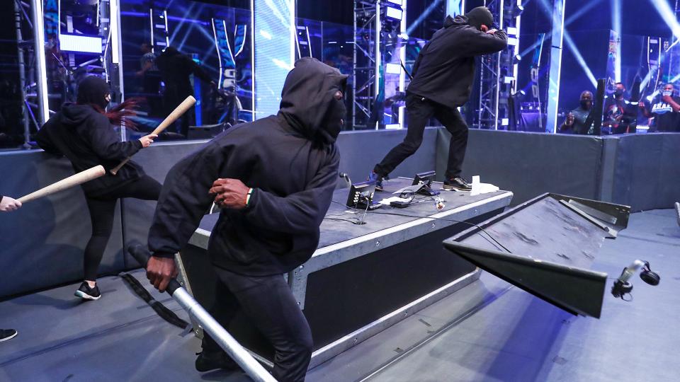 RETRIBUTION voltam a espalhar o caos no SmackDown