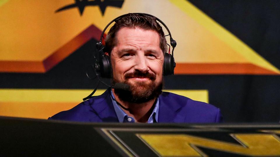Wade Barrett assina como comentador da WWE