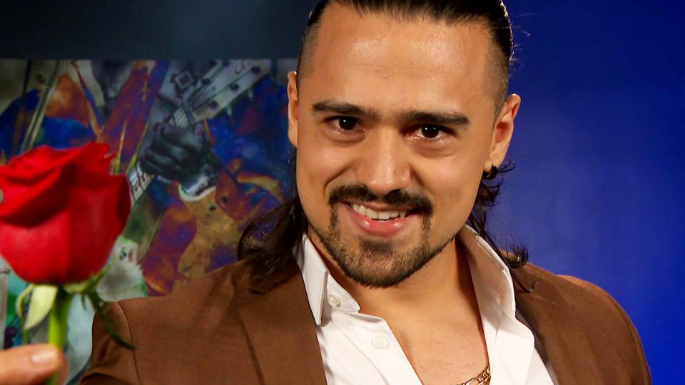 Angel Garza retoma história de romance no Raw