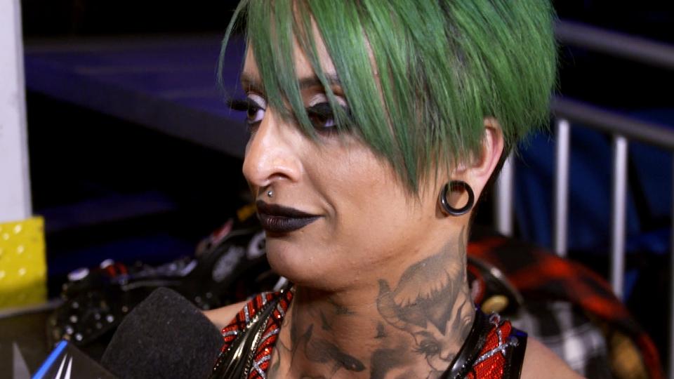Ruby Riott apresenta novo visual