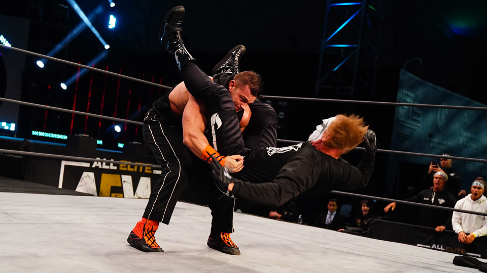 Tony Schiavone explica Powerbomb sofrida por Sting