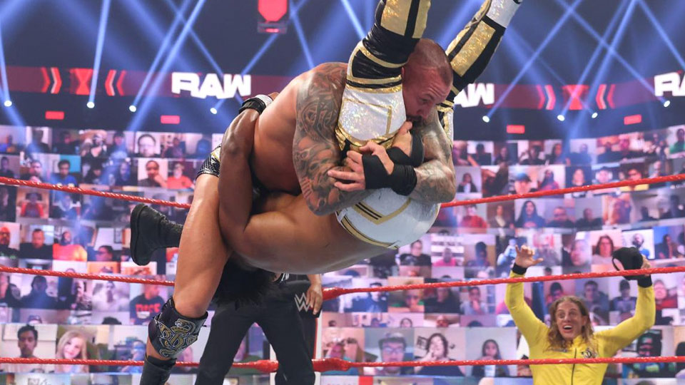 Randy Orton surpreende e usa Bro Derek