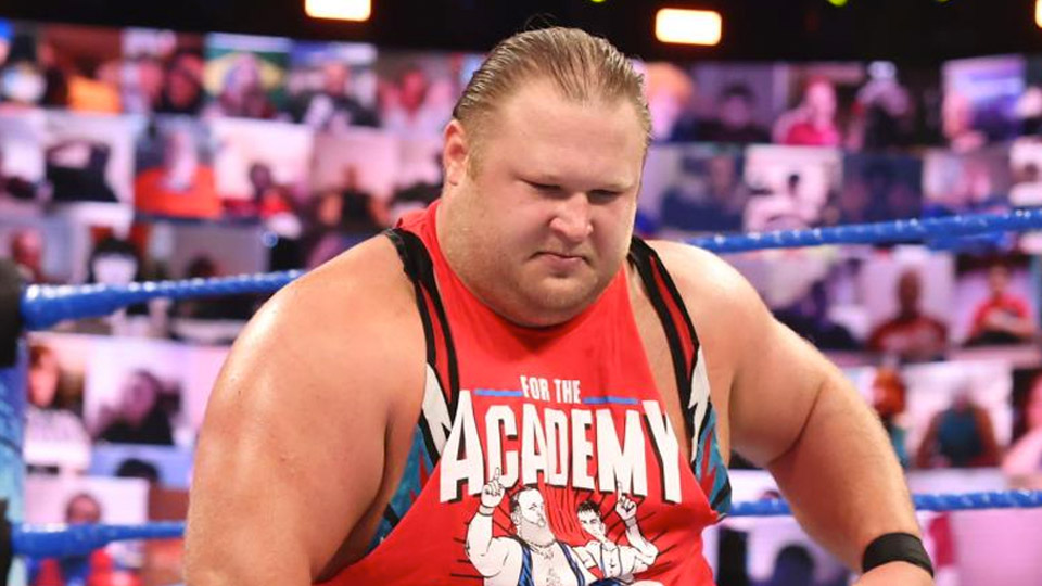 Otis apresenta novo visual no The Bump