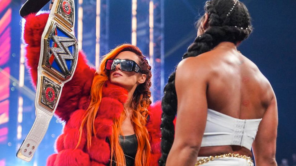 Becky Lynch e Bianca Belair oficializam combate
