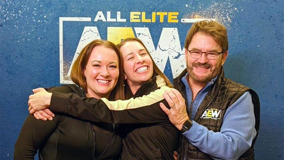 AEW assina contrato com viúva de Brodie Lee