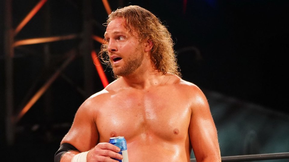 Superstar da WWE reage à vitória de "Hangman" Page