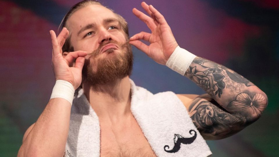 Tyler Bate é o primeiro NXT UK Triple Crown Champion