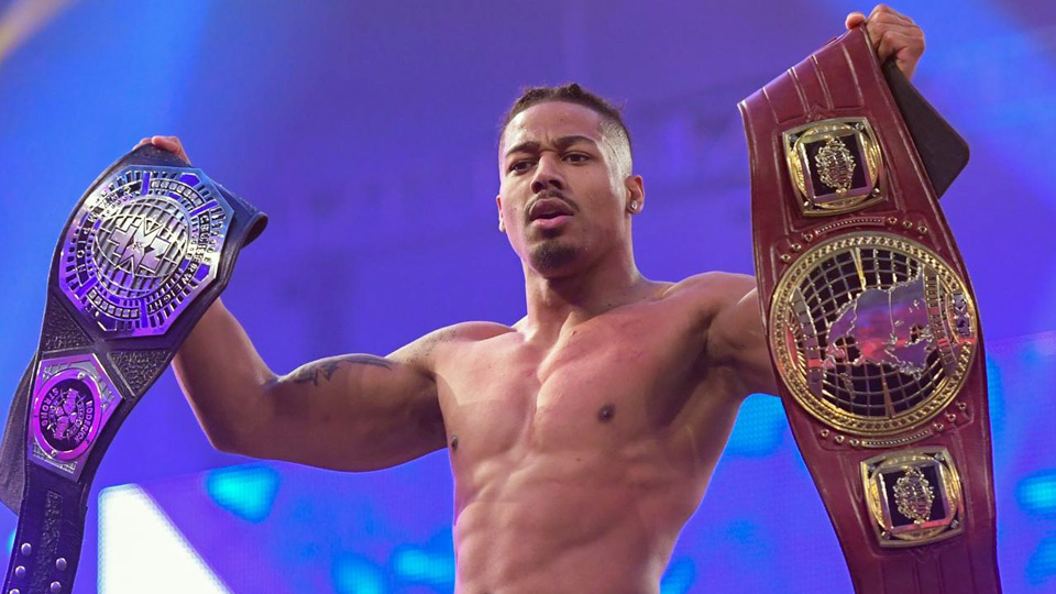 Carmelo Hayes torna-se duplo campeão no NXT