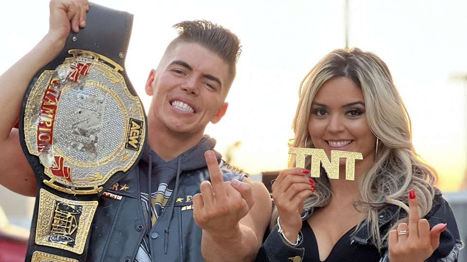 Sammy Guevara e Frankie Kazarian destroem TNT Title