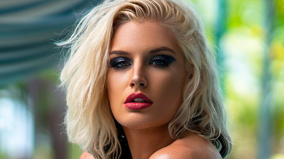 Toni Storm é capa da revista Fitness Gurls