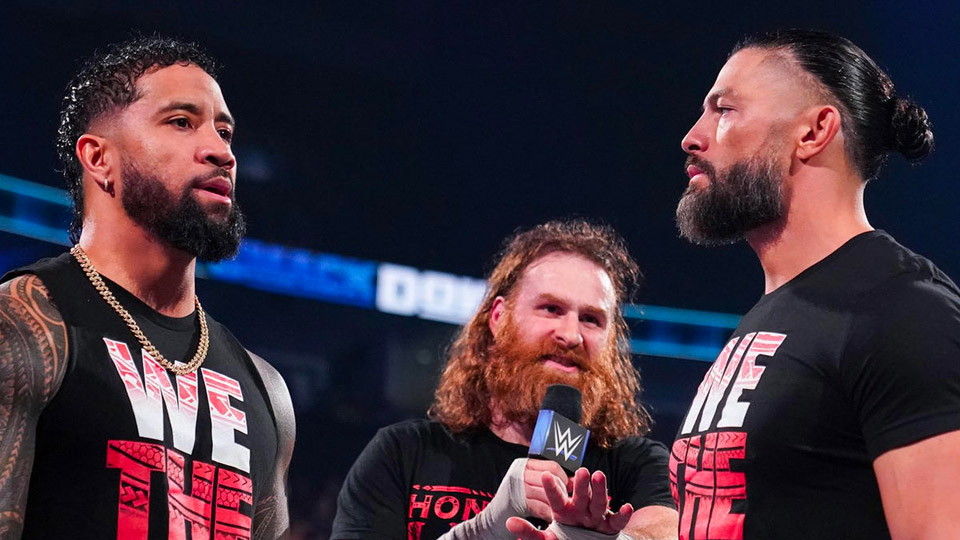Sami Zayn faz Roman Reigns quebrar o "kayfabe"