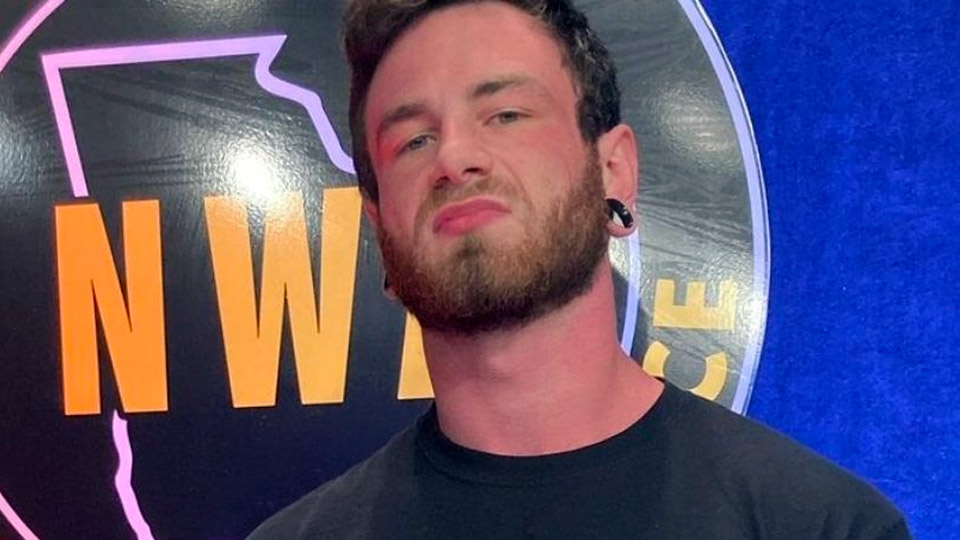 Colby Corino assina contrato com a WWE