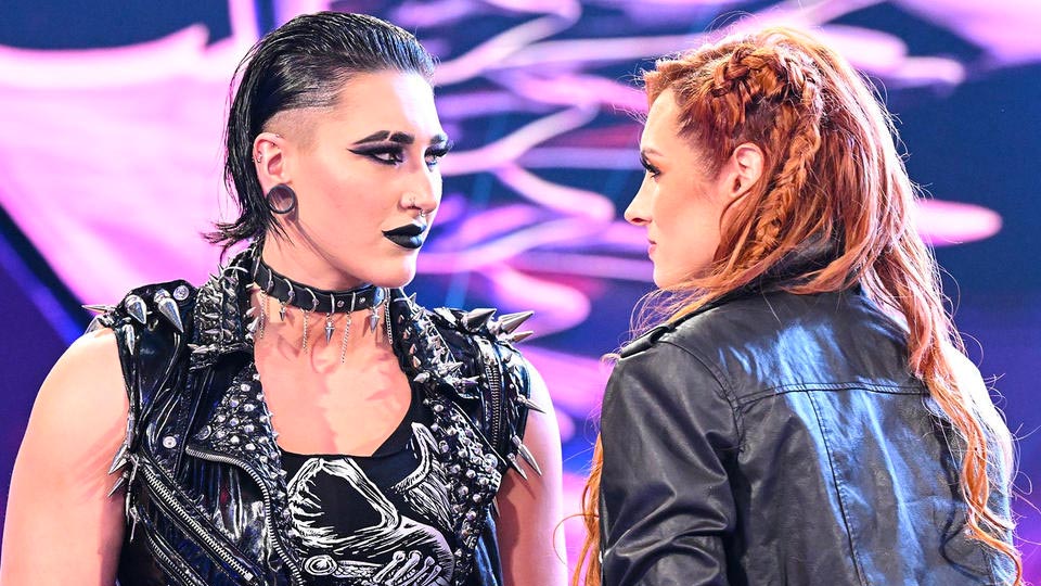 Rhea Ripley e Becky Lynch reagem ao Elimination Chamber