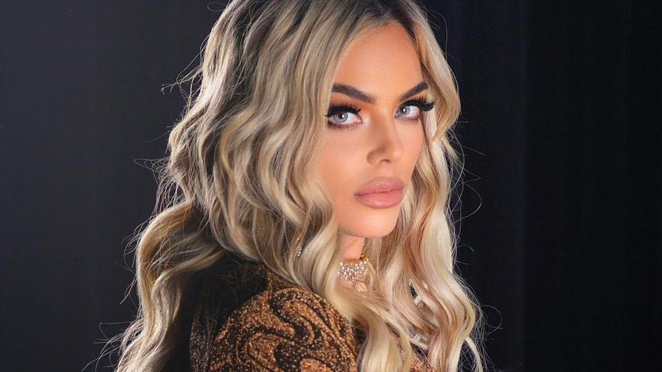 Brasileira May Valentine é capa da Playboy