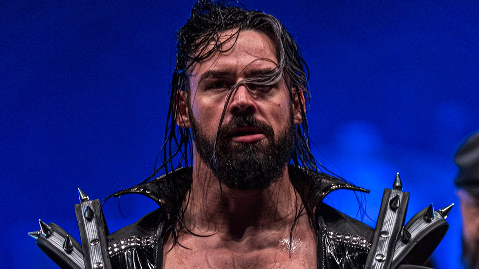 David Finlay adiciona novo membro aos Bullet Club