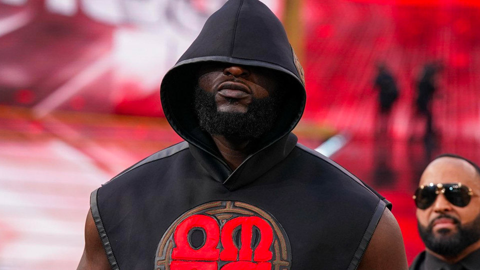 Undertaker acredita que Omos poderá ser o seu sucessor