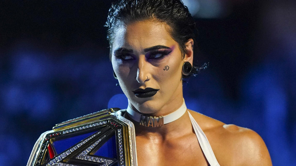 Rhea Ripley tem lesão no joelho