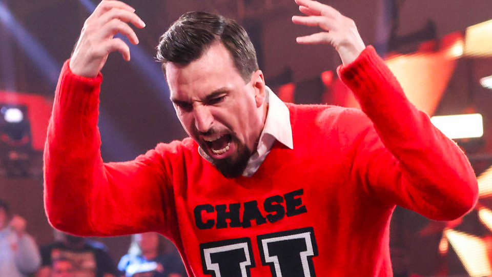 Andre Chase regressa para defender Duke Hudson