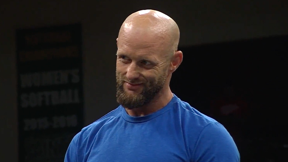 Josh Alexander regressa e confronta Alex Shelley