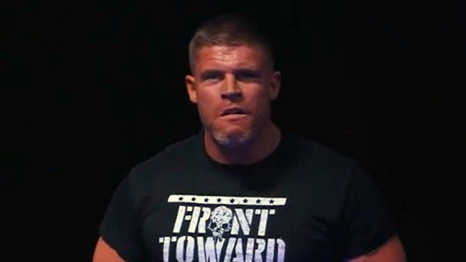 Steve Maclin regressa e ataca Josh Alexander