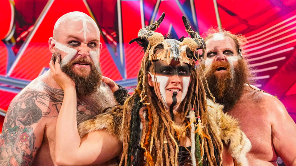 Erik e Valhalla afastados dos programas da WWE