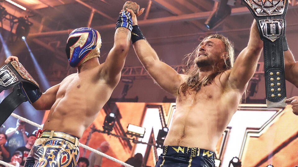 Axiom & Nathan Frazer são os novos NXT Tag Team Champions