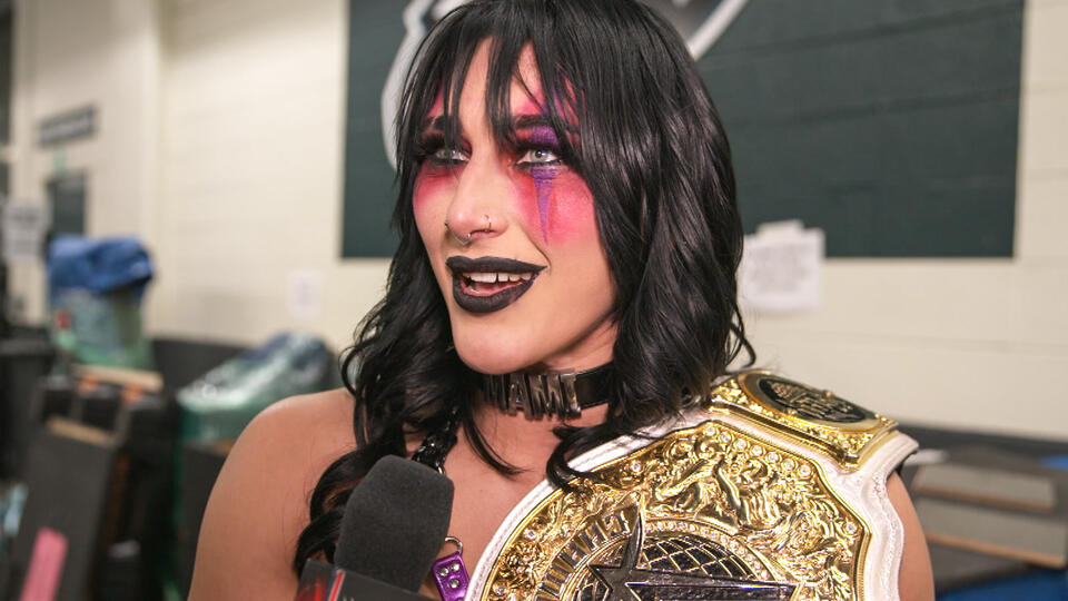 Rhea Ripley elogia Becky Lynch após a WrestleMania