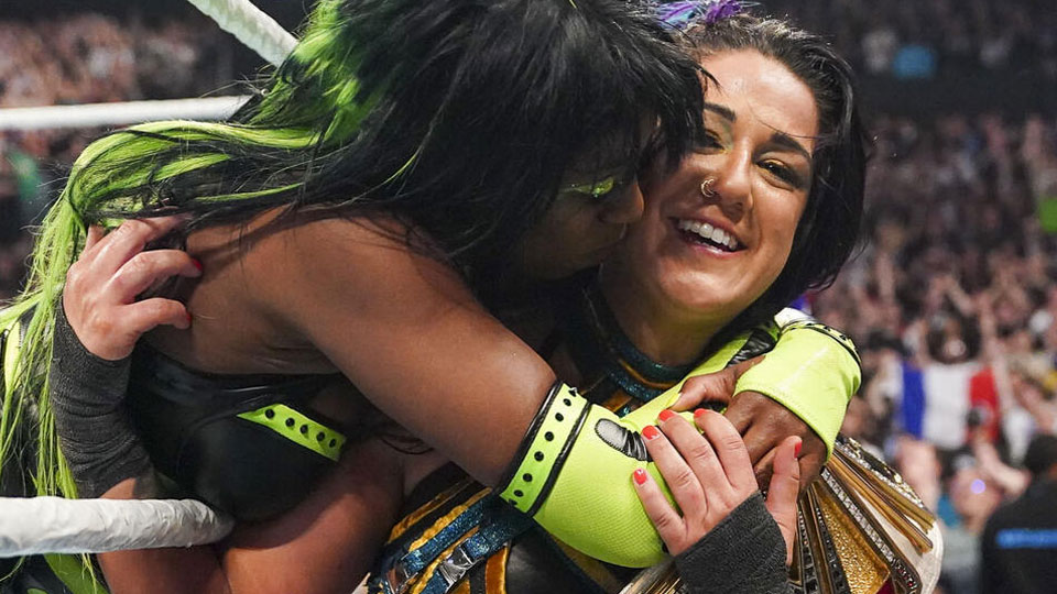 Bayley retém WWE Women's Title em França