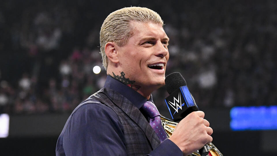 Cody Rhodes faz o "worm" depois do SmackDown