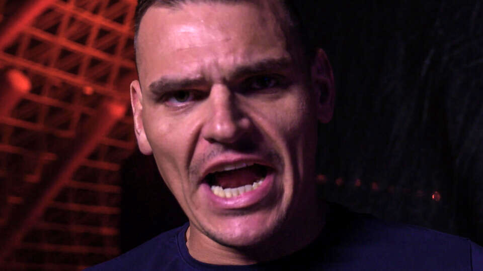 Gunther mostra desagrado por personagens dos Wyatt Sicks