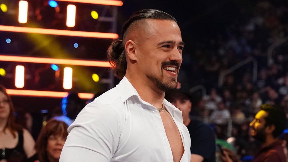 Angel revela que renovou com a WWE