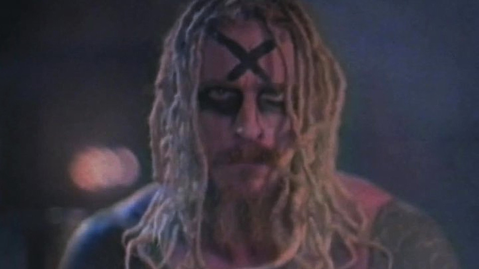 Dexter Lumis é abordado por Uncle Howdy