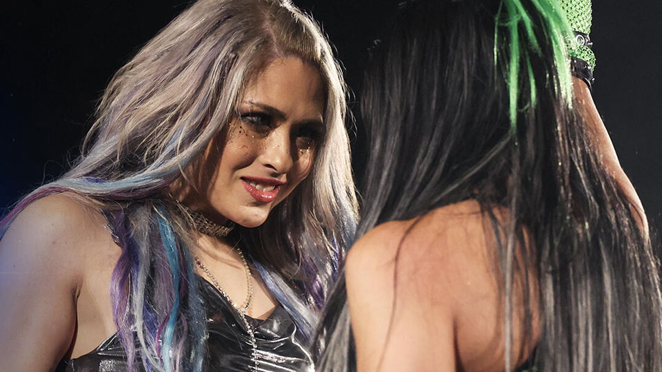 Giulia aparece no No Mercy e confronta Roxanne Perez