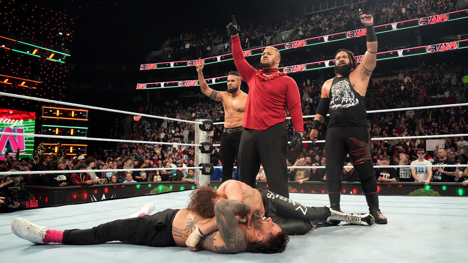 WWE Raw (23/12/2024): Ataque da Bloodline