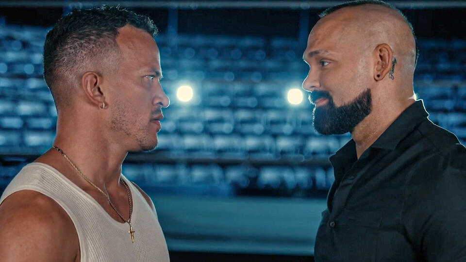 Shawn Spears ataca Ricky Saints após troca de palavras