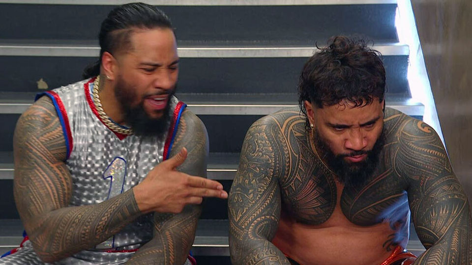 Jimmy Uso ajuda Jey Uso contra Gunther