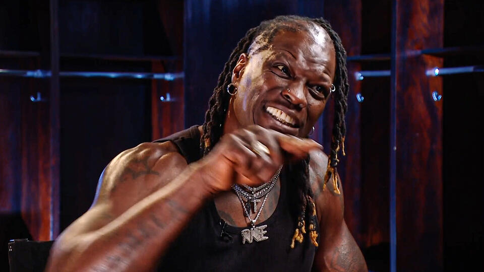 R-Truth contraria Triple H e reafirma que foi despedido da WWE