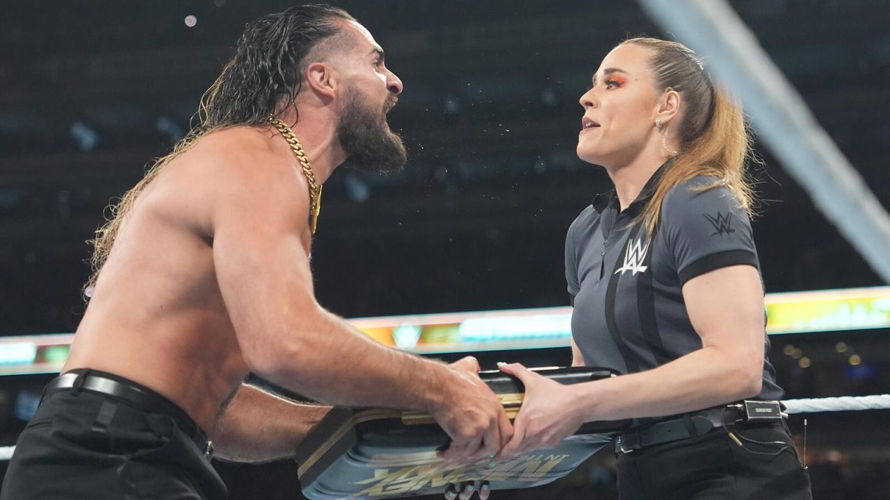 Seth Rollins faz cash in e conquista World Heavyweight Championship