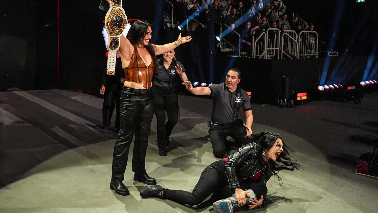 Raquel Rodriguez partiu o Women's World Title no Raw