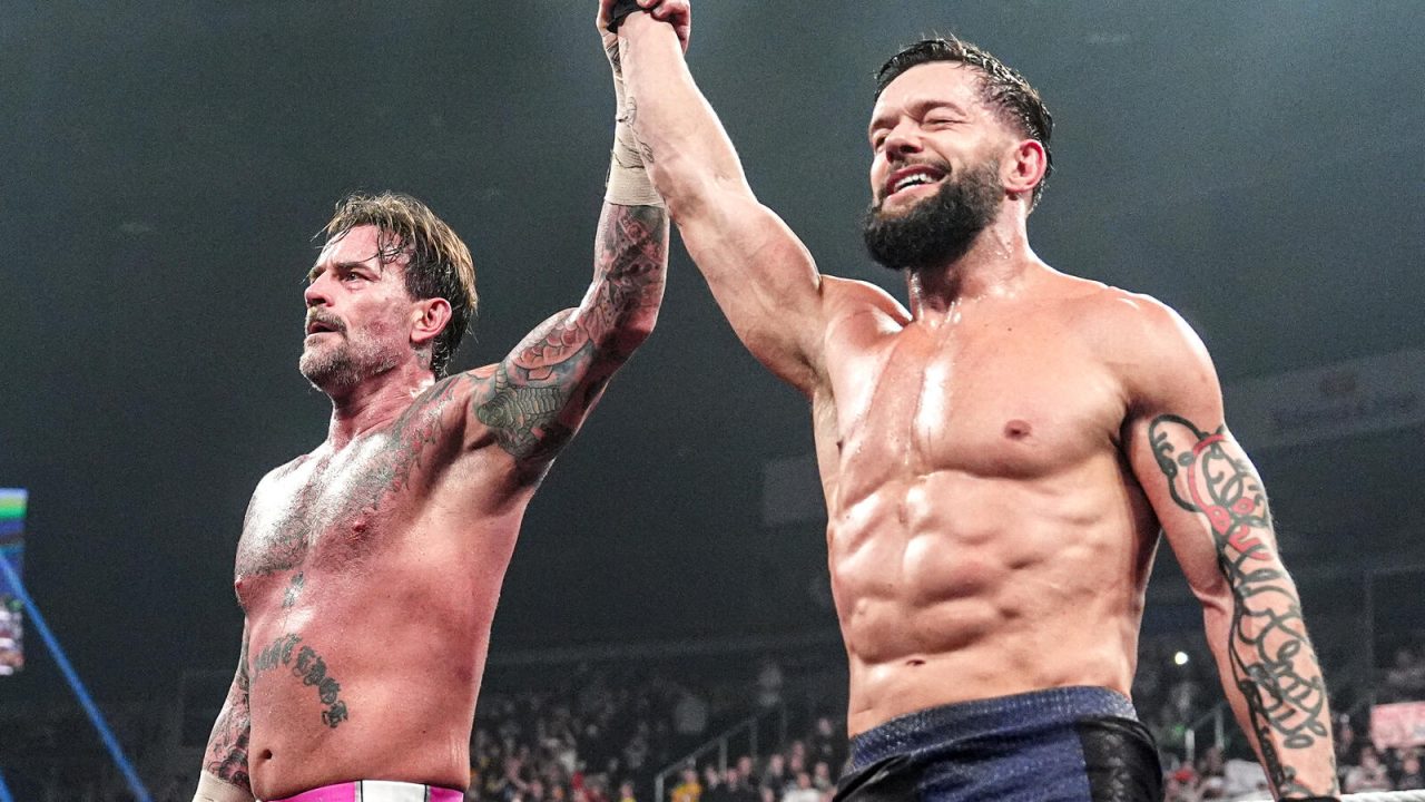 CM Punk mostra respeito por Finn Bálor no Raw